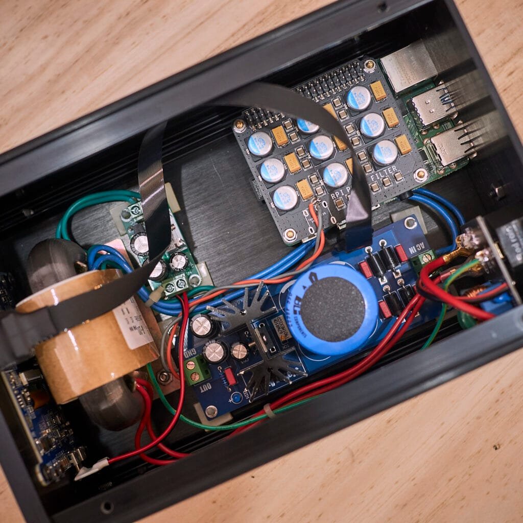Raspberry Pi with Display and Internal Linear Power Supply
