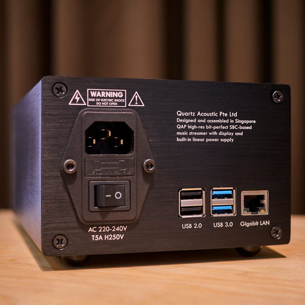 Raspberry Pi with Display and Internal Linear Power Supply